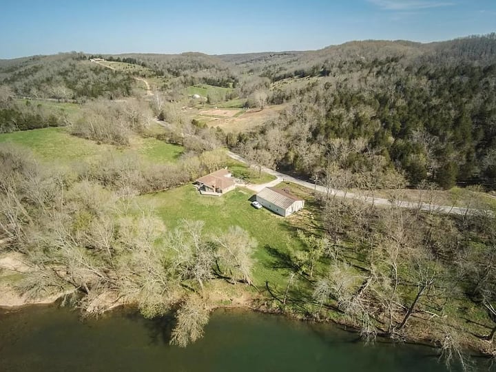 Between Branson And Springfield, Mo - Spokane, MO