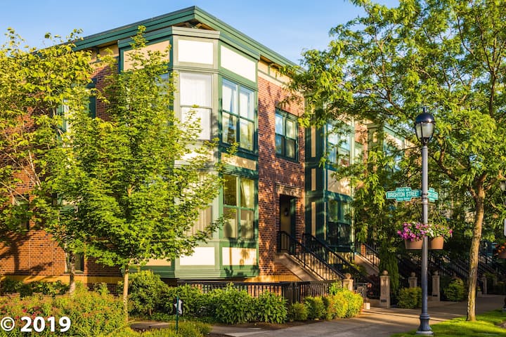 Zenstay Brownstone By The Central Park! - Hillsboro, OR