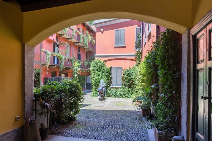 Unique Charme Apartment Navigli - Milan