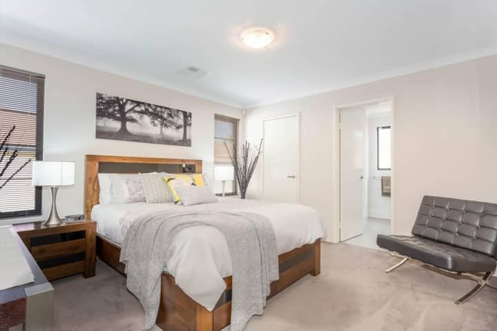 ☆ Relax On Raleigh 1 ☆ Family Home - Greenmount