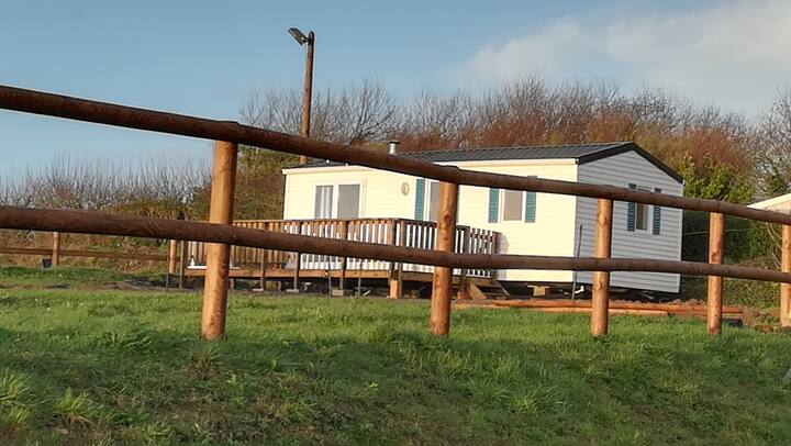 Mobil Home Situé Sur Ferme Equestre , Vue Sur Mer - Landudec