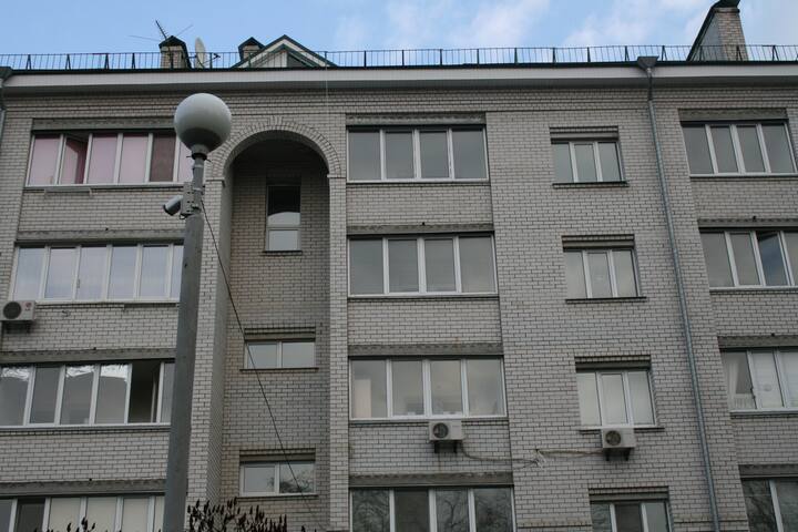 Домашнее пристанище среди вековых дубов под Киевом - Kyiv Boryspil Airport (KBP)