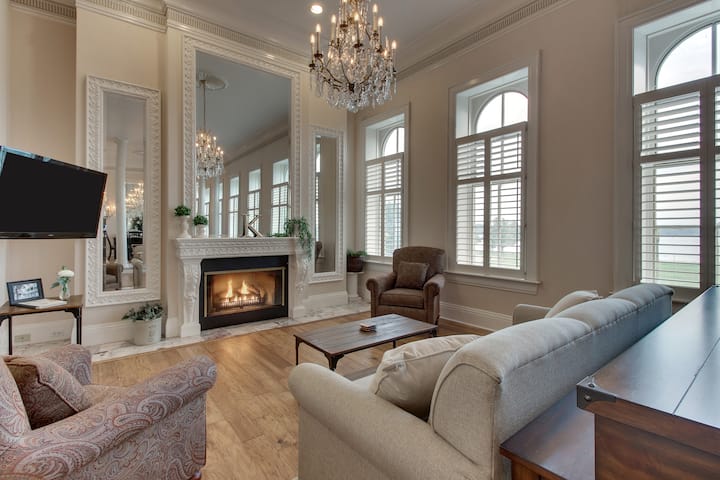 Riverfront Luxury In The Kingsley Guest House - Mississippi