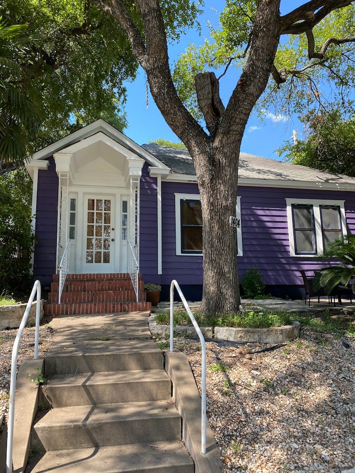 Adorable 6th Street Bungalow - Austin