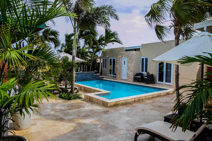 Aruba Luxurious Garden- Entire Apartments - Aruba