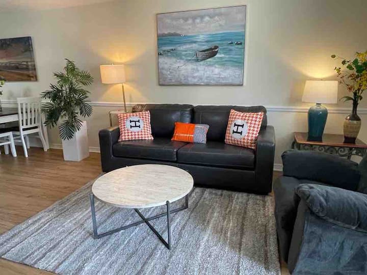 2.5 Bath 3 Bed Townhouse In A Gated Resort, Walk To Beach, Walmart And Dining - Panama City Beach, FL