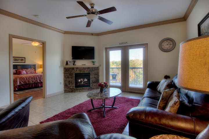 Billy's Mountain Blessing W/ Hot Tub, Pool, &Views - Pigeon Forge, TN