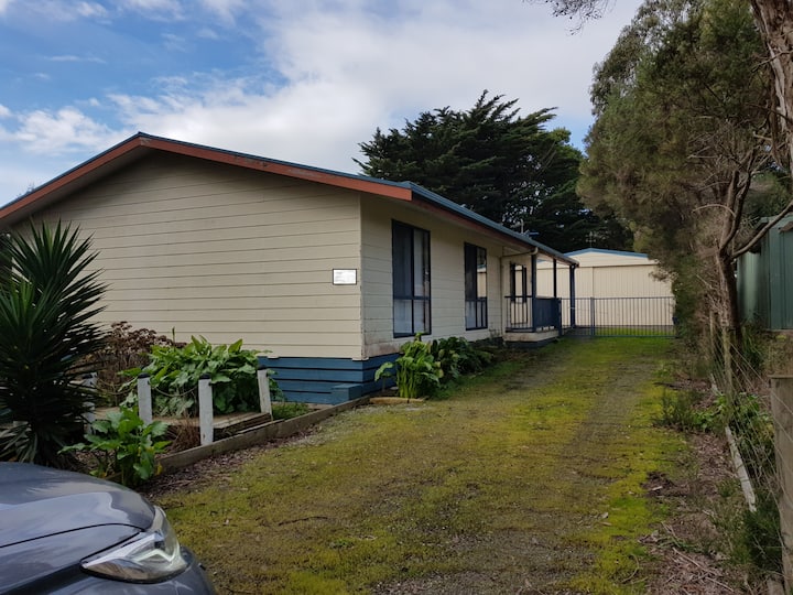 Tranquil Blue House - Fish Creek
