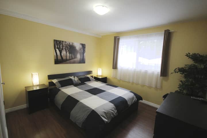 Cozy Top Floor With 3 Bdrm - Edmonton