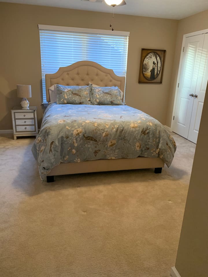 Private Upstairs Master Bedroom & Bonus Room! - Gallatin, TN
