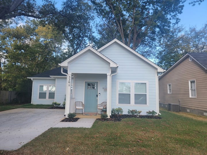 The Sugar Shack Cottage With Hot Tub - Tupelo, MS