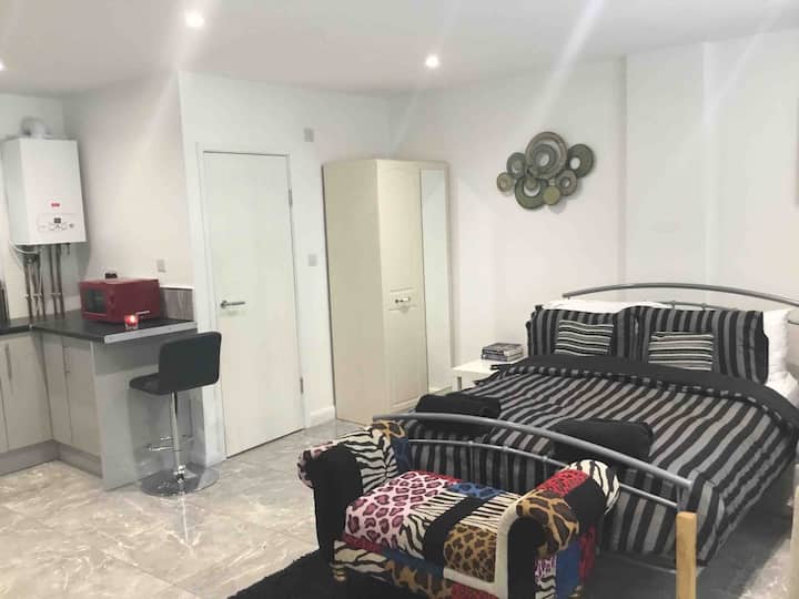 Furze Cottages - Uxbridge