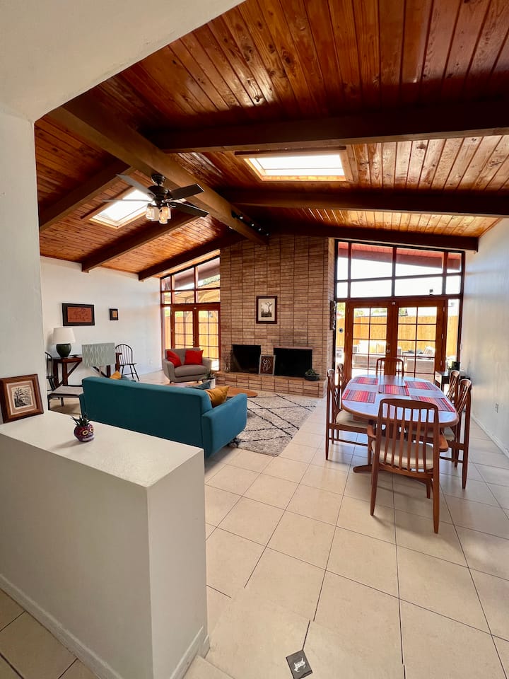 Spacious Comfy House - Tucson, AZ
