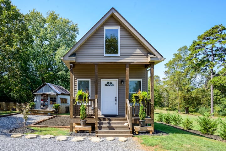 Hickory Tiny House, Short & Long Term Availability - Hickory, NC