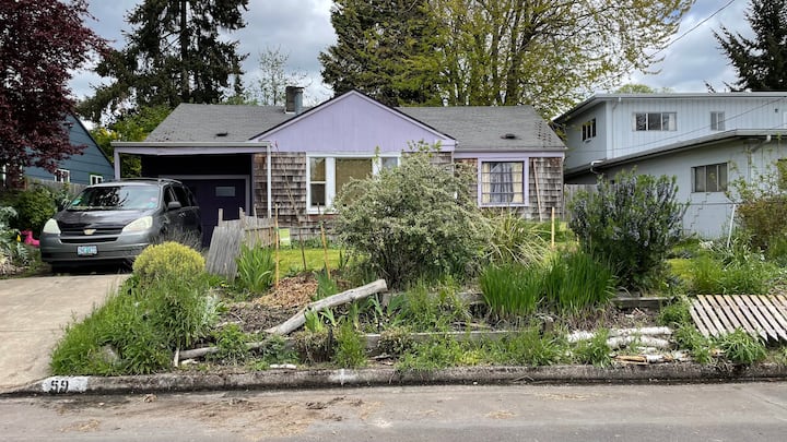 Artist’s Home By The River In Whiteaker - Eugene, OR