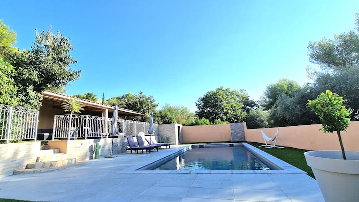 Villa Avec Piscine Dans La Campagne Marseillaise - Marseille