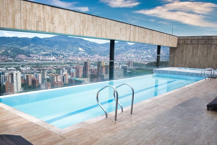 Mejor Edificio, Poblado, Vista De La Ciudad - Medellín
