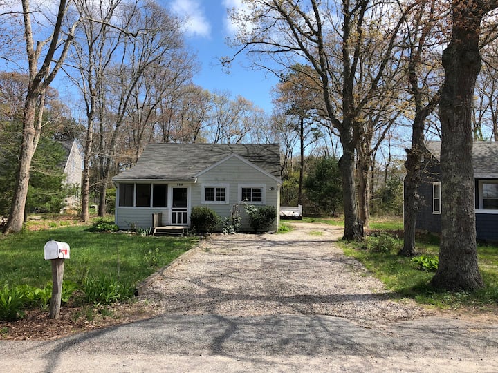 Classic Cape Cottage - Falmouth, MA