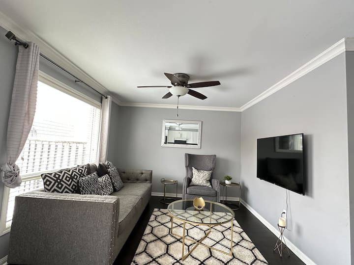 Unique 3 Bedroom 3bed Townhouse With 1 Workspace. - Burlington