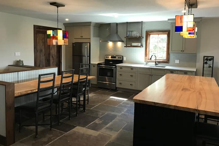 Summer House Rental - Thornbury (30 Day Min.) - Thornbury