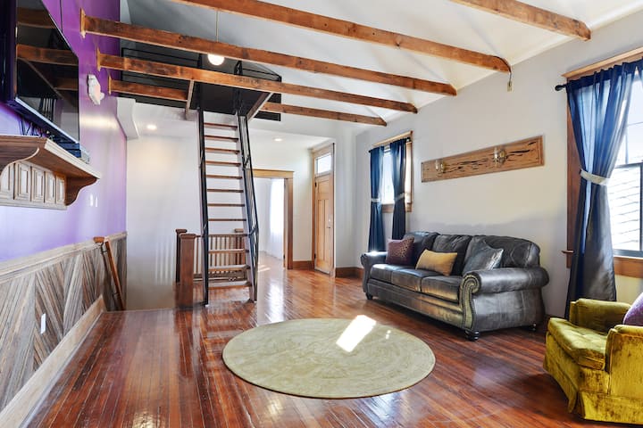 Frenchmen's Gateway, Prime Locale! - New Orleans, LA