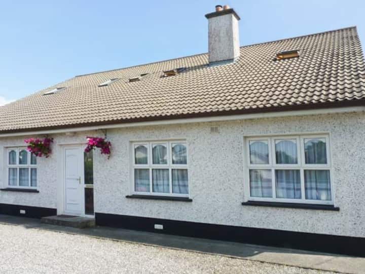 Kiltartan Apartment - Ballina, Ireland