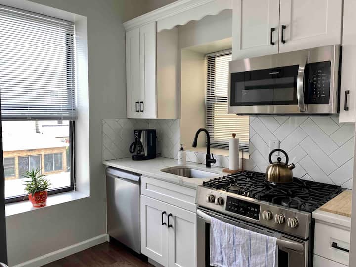 Chic Retreat Near Manhattan! - Queens, NY