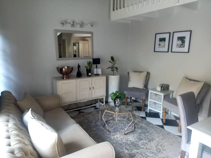 Cosy Townhouse, 24 Hrs Security, 2 Bed, 2 Bath - Pretoria