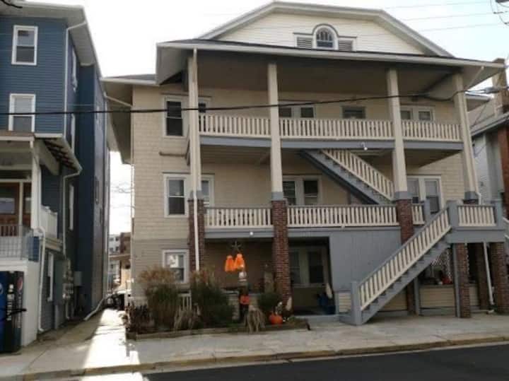 Mom's Place - Sea Isle City, NJ