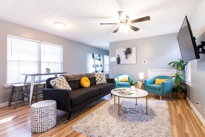 Buttercup Bungalow In Nulu, Sleeps 8! - 루이빌