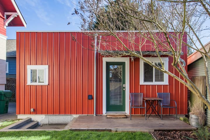 Tranquil Secluded Studio Steps From Woodland Park - Seattle, WA