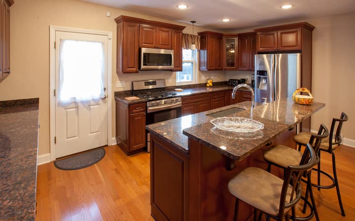 Spacious 4-br Home – Open Concept, Deck & Parking! - Pennsylvania