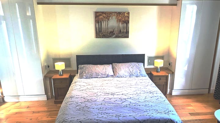 Double Bedroom In Stamford With Own Entrance - Stamford