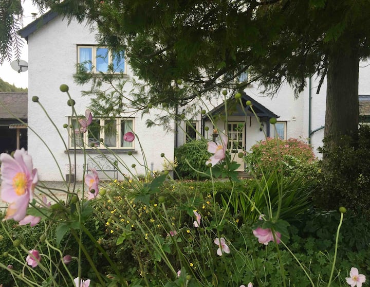 Hill Top Lodge - Bowness. En-suite Room. Parking - Windermere