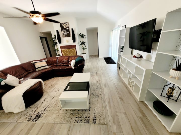 Spacious Modern Oasis - Killeen, TX
