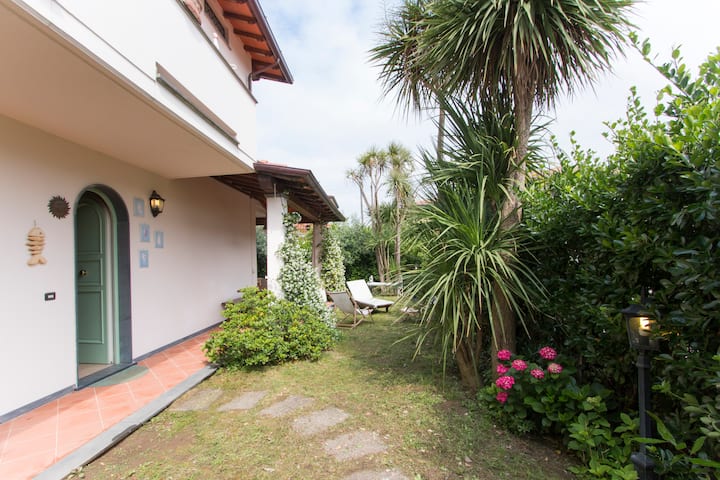 Villa With Private Garden 5 Minutes From The Beach - Massa