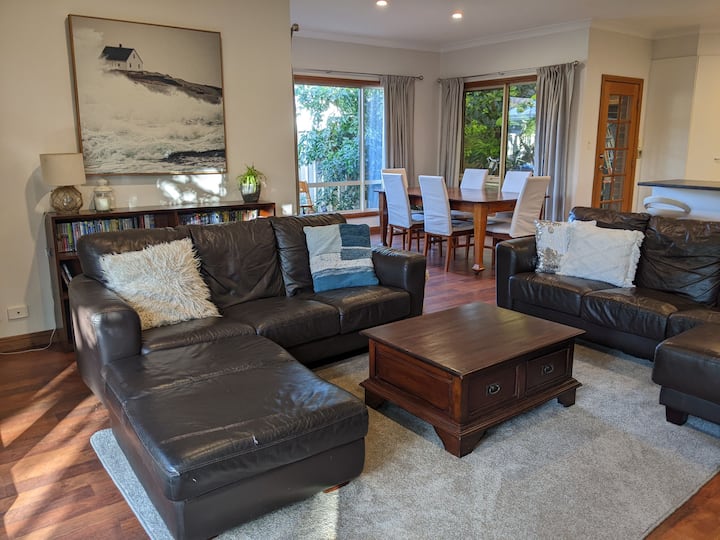 Spacious Home For Large Families - Adelaide