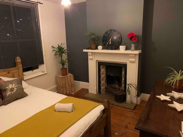 Friendly Household With Cosy Room In Quiet Area - Stroud