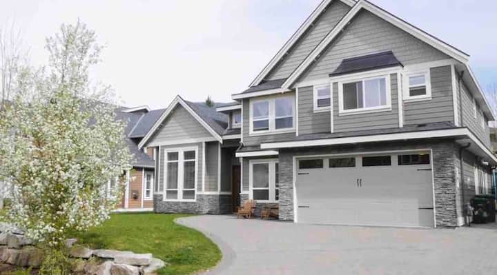 Jay Cres Executive Retreat (Licence No: 00010856) - Squamish