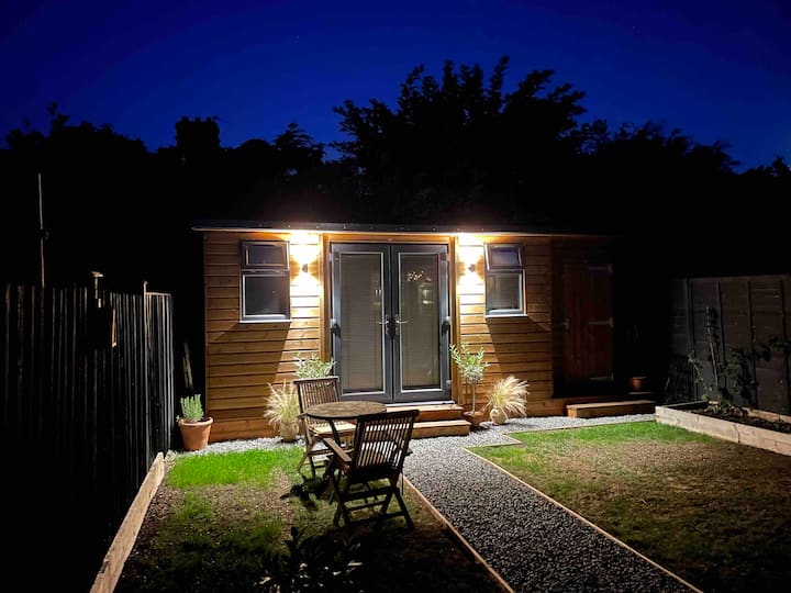 Cosy Garden Cabin Near Goodwood For 2 People. - South Downs