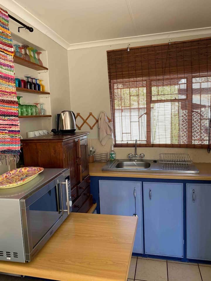 B's At Strauss: Honeycomb-unit - Potchefstroom