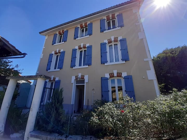 Jolie Maison De Campagne Dans Un Hameau Auvergnat - Thiers