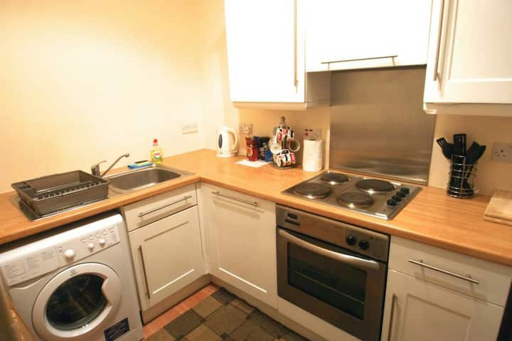 Central Yet Quiet Apartment. Sleeps 3. - Edinburgh