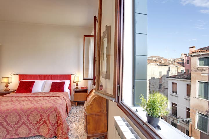 Bright Flat With Canal View And Terrace - ヴェネツィア