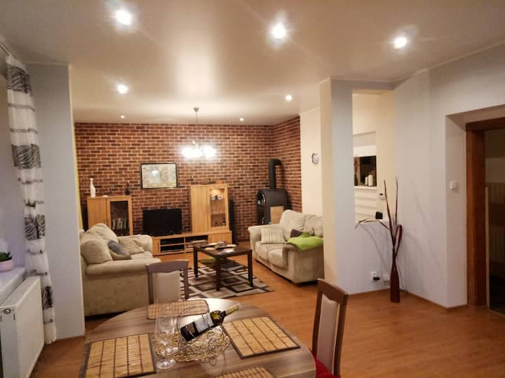 Cosy 2 Bedroom 85 Sq.m. Flat With Parking - Karlovy Vary