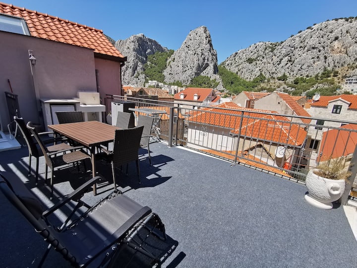 Explore Old Town And Enjoy In Apartment Olmissum - Omiš