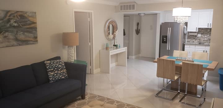Condo Across From The Beach. Private Beach - Pompano Beach
