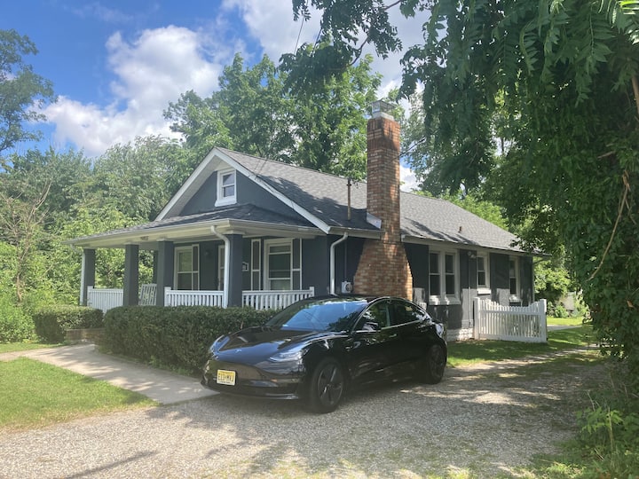 Elegant Spring Lake Beach House! Sleeps 5 - Manasquan, NJ