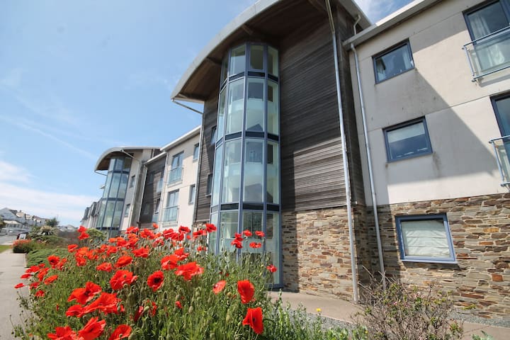 Next To Fistral Beach, Sea Views, Parking, Lift - Fistral Beach