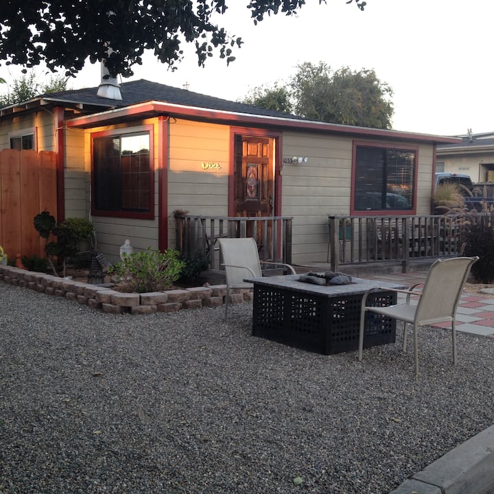 Cozy Hot Tub Retreat - Monterrey, CA